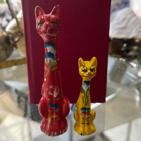 Accents | Vintage Ceramic Cats Floral Hand Painted Small Chip In Red ...